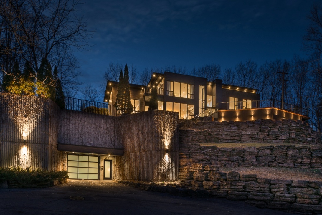 Ce spectaculaire manoir à 8 garages se situe à Bois-des-Filion - Joli ...