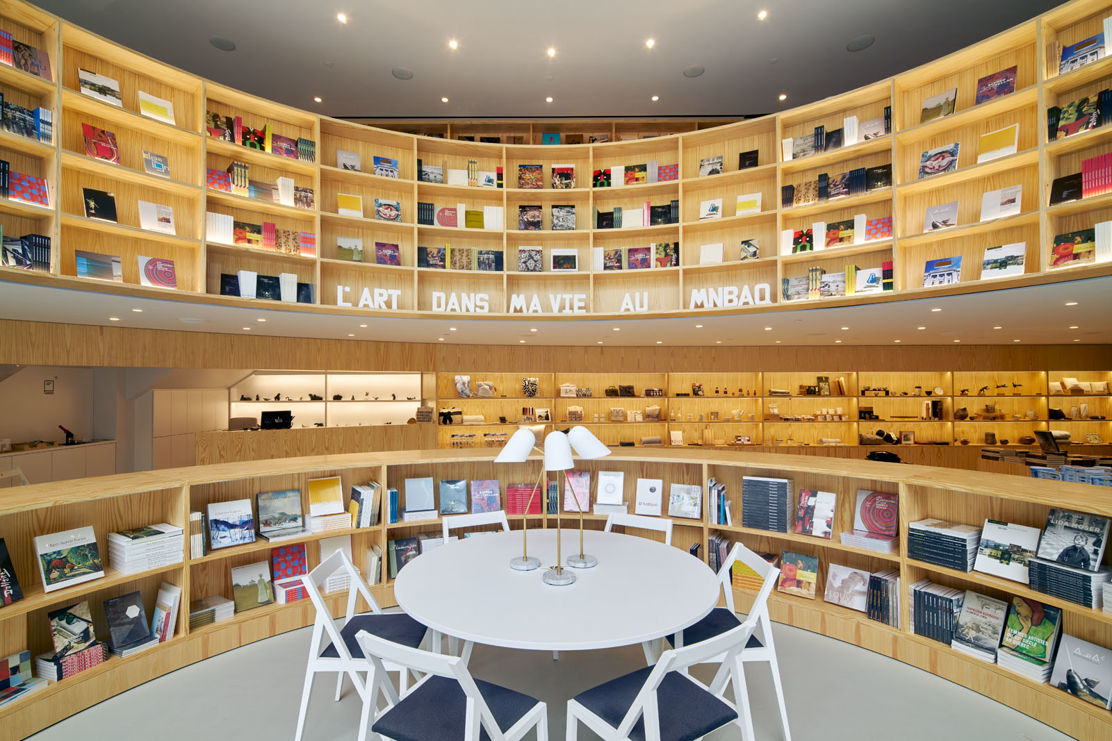 Vitrine sur l’art au Pavillon Pierre Lassonde - Joli Joli Design